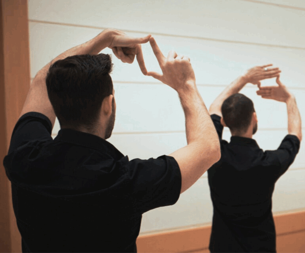 MOVING SIGNATURES - IMMA